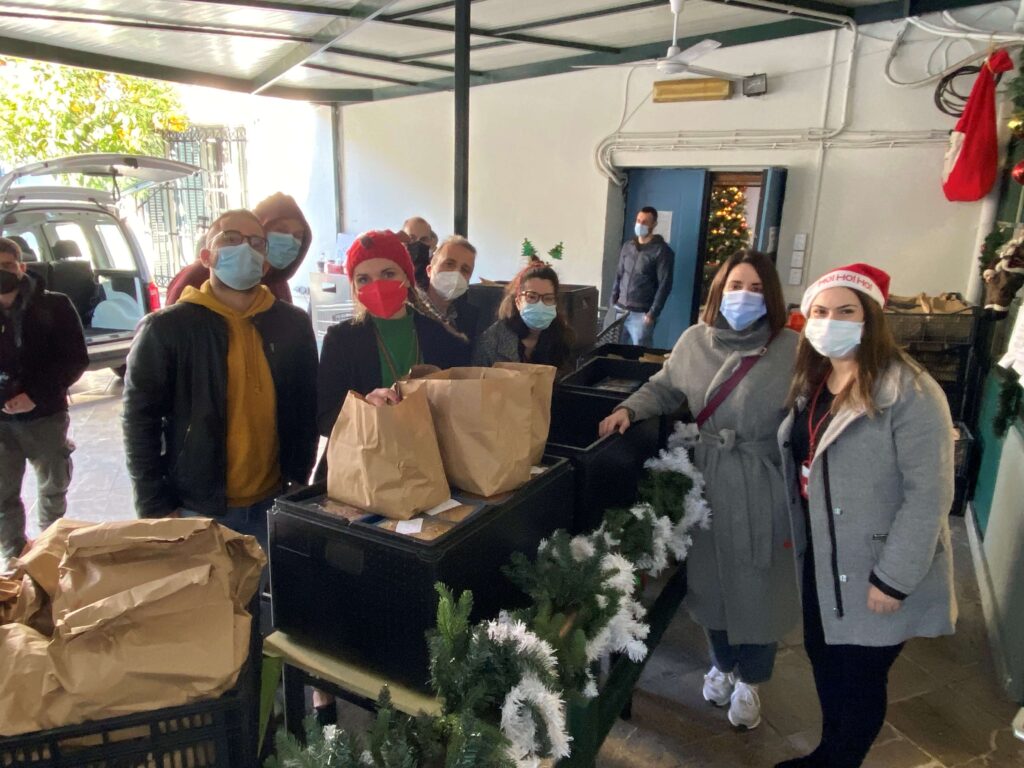 Η ΕΤΑΙΡΕΙΑ ΜΑΣ ΠΑΡΑΜΟΝΗ ΧΡΙΣΤΟΥΓΕΝΝΩΝ ΠΡΟΣΕΦΕΡΕ 1200 ΜΕΡΙΔΕΣ ΦΑΓΗΤΟΥ ΣΕ ...